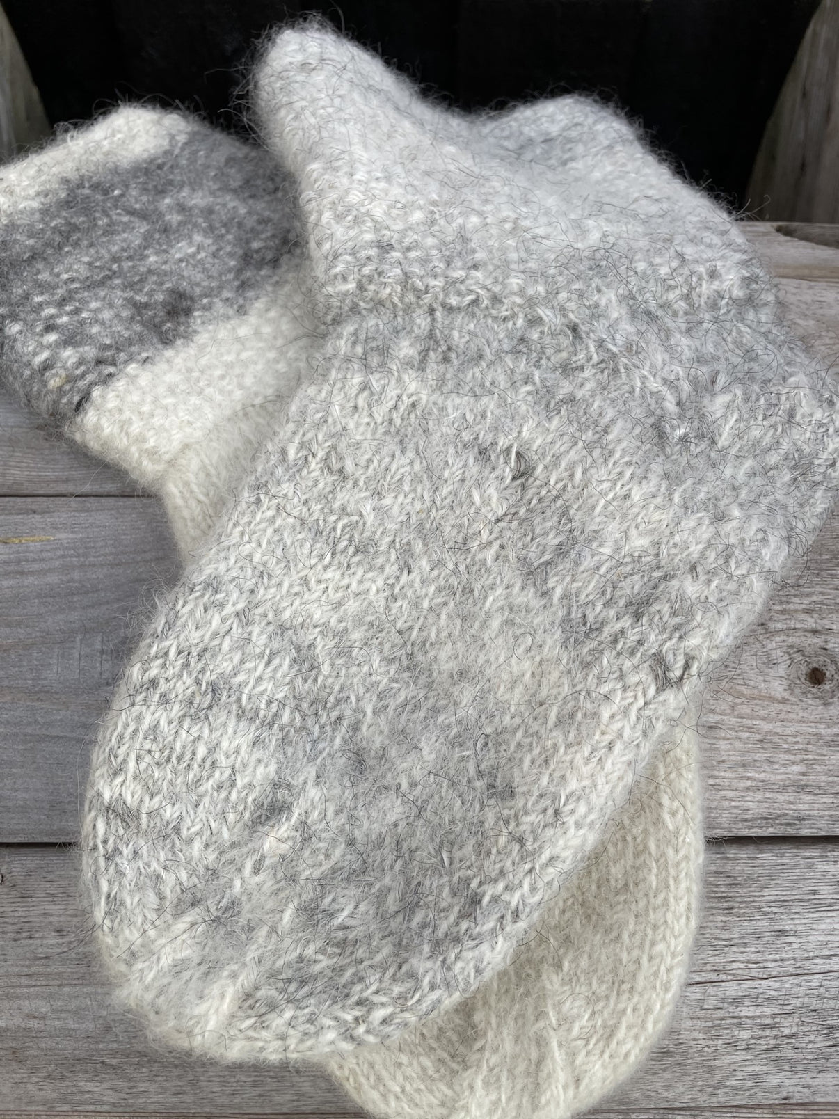 Tova ull-labber i heimspunnegarn-strikkeoppskrift – Naturgull